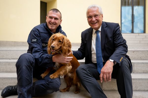 Pressekonferenz zur Durchsuchungsaktion "Operation Weckruf 2023"
